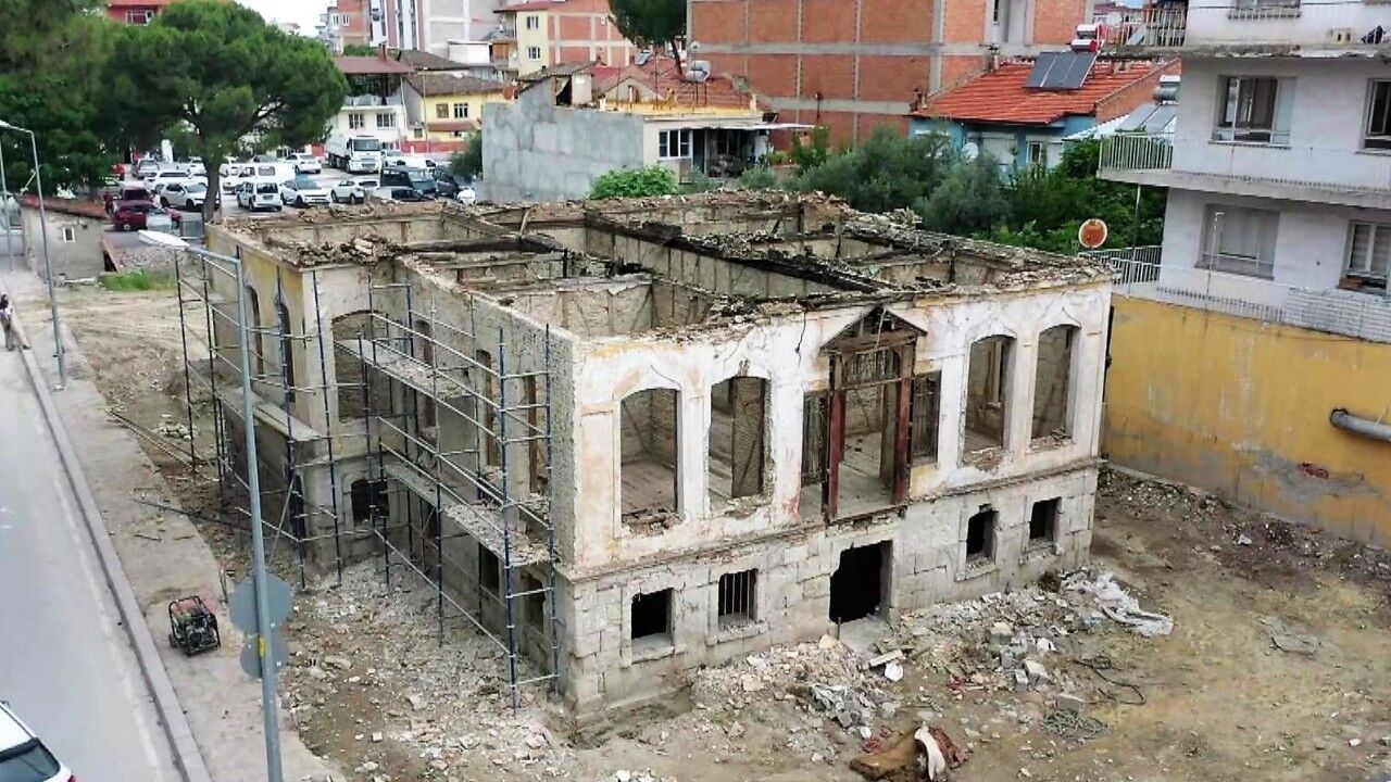 Tarihi yapı yeniden hayat buluyor