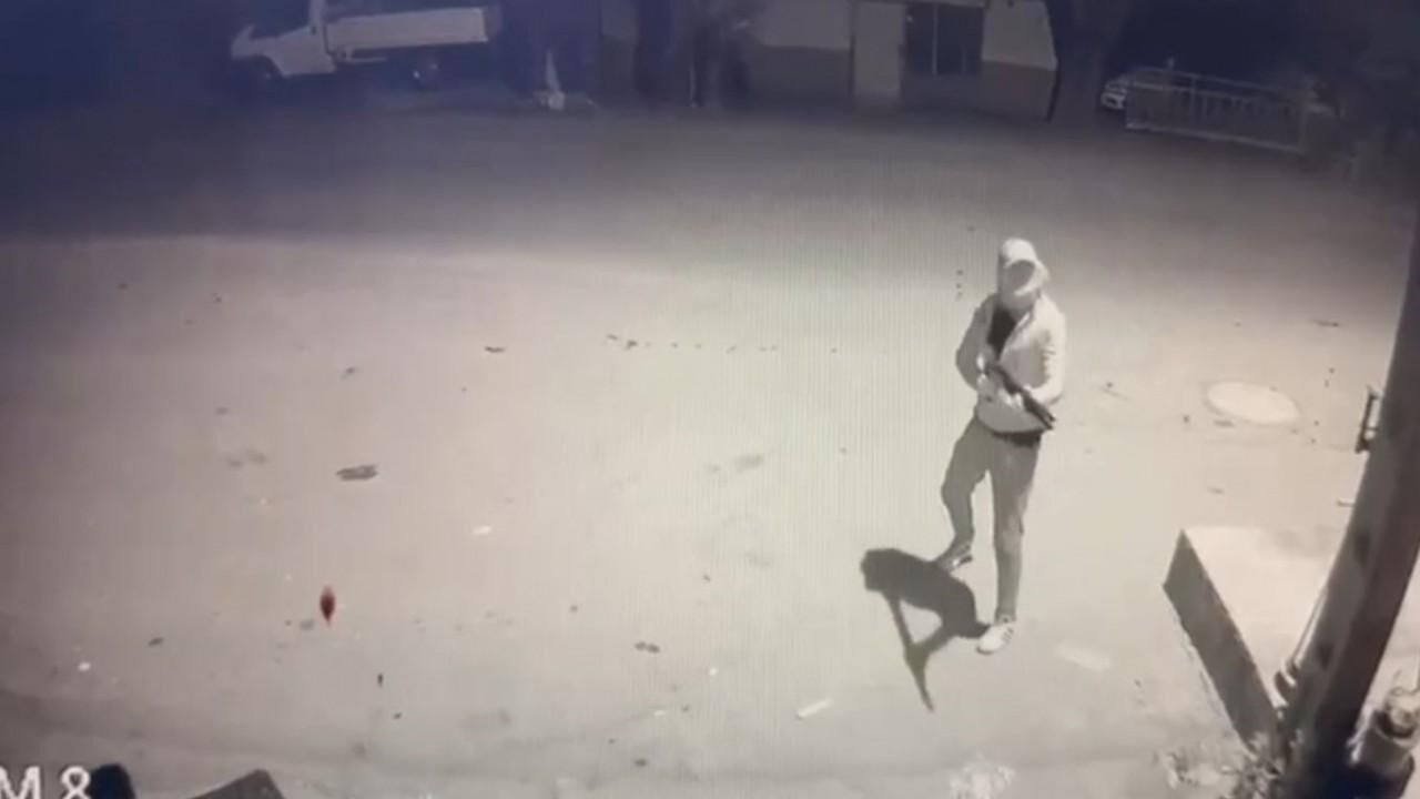 Antalya Şok olay!.. ’Siyasi broşür’ kavgası Antalya Şok olay!.. ’Siyasi broşür’ kavgası